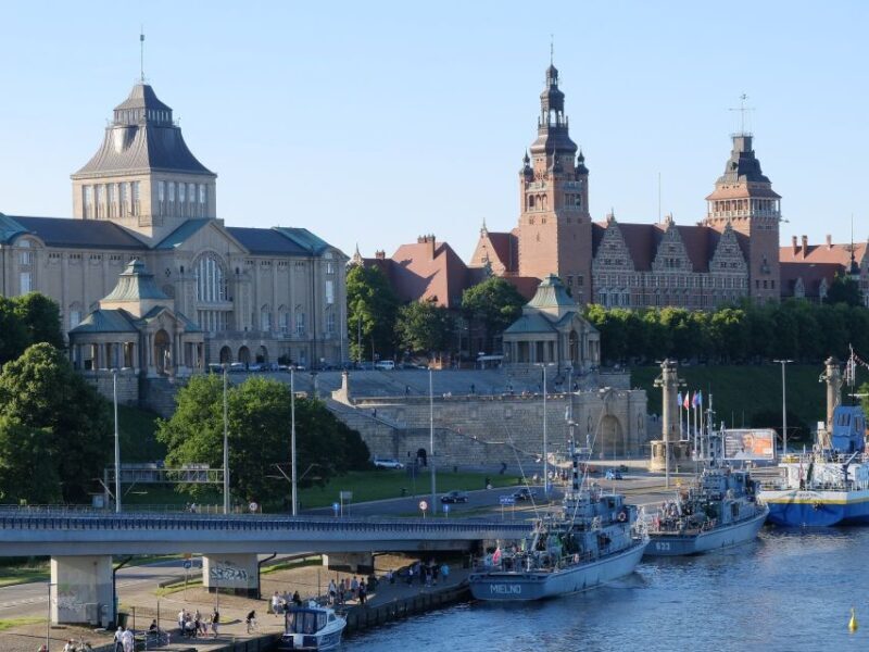 Szczecin: Old Town Highlights Private Walking Tour - Key Points