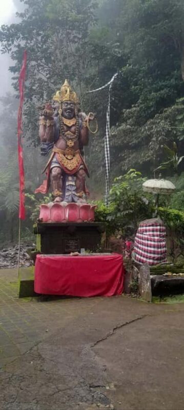 Tabanan: Pura Siwa Melukat Cleansing Ritual - An In-Depth Look at the Pura Siwa Melukat Experience