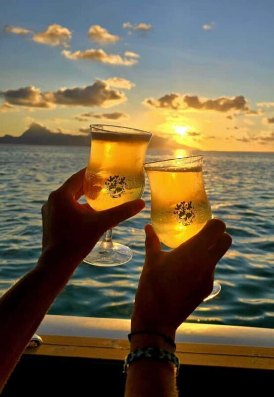 Tahiti Lagoon: An unforgettable sunset cruise facing Moorea - Key Points