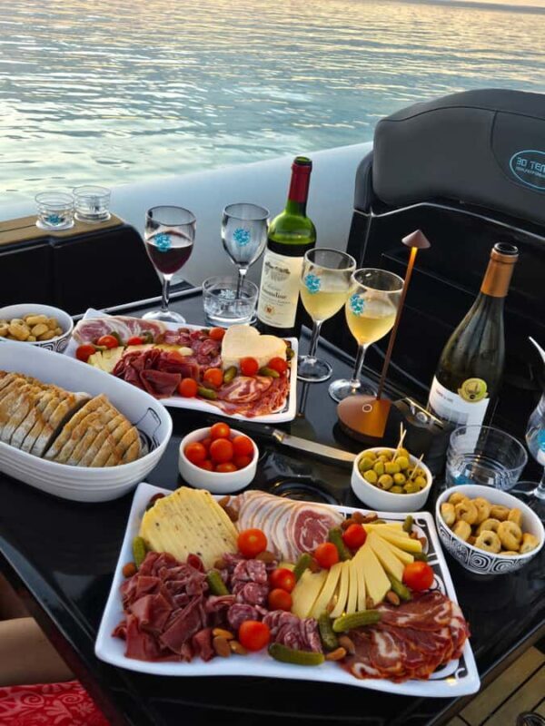 Tahiti Lagoon: An unforgettable sunset cruise facing Moorea - The experience’s highlights from reviews