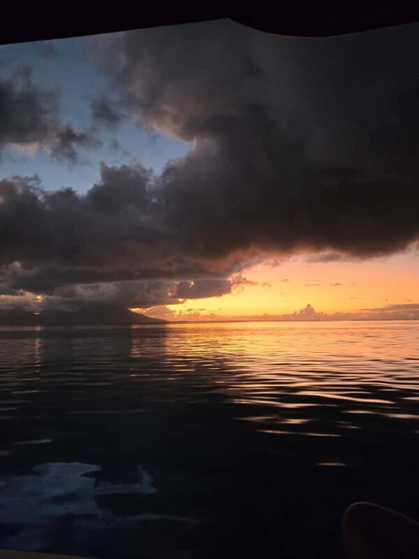 Tahiti Lagoon: An unforgettable sunset cruise facing Moorea - Why this tour offers good value