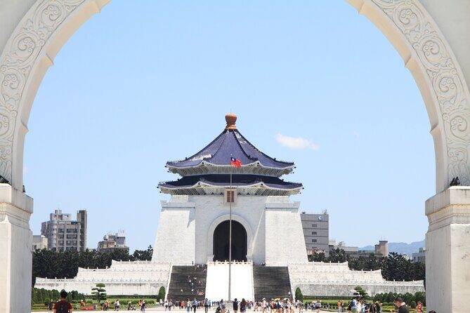Taipei Day Tour: CKS Memorial Hall, 101, Bangka & Dadaocheng - Chiang Kai-shek Memorial Hall