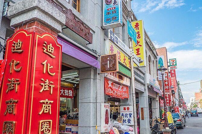 Taipei Day Tour: CKS Memorial Hall, 101, Bangka & Dadaocheng - End at Ximending – Youthful Energy and Shopping