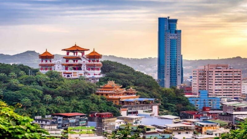Taipei: Highlight Attractions Walking Tour - The Guide’s Role and Authenticity