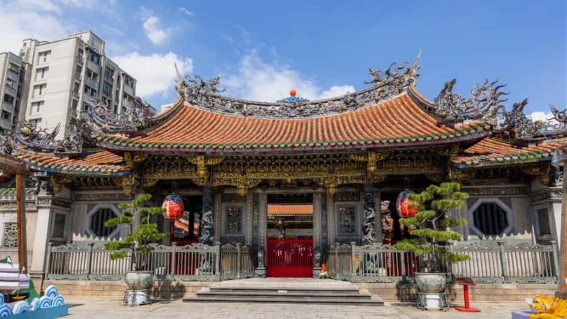 Taipei: Longshan Temple, Dihua Street & Taipei 101 Tour - Chiang Kai Shek Memorial Hall: A Modern Landmark