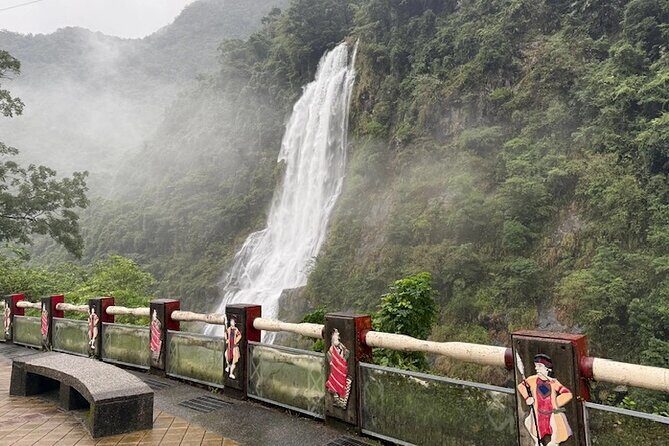 Taipei Neidong Forest Luxury Hot Spring and Bitan Boat Ride - Key Points