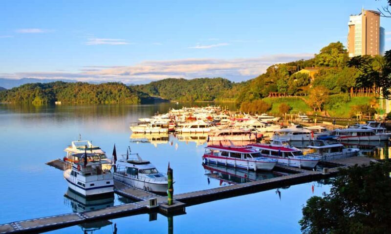 Taipei: Private Sun Moon Lake Tour with Boat Cruise - Leisurely Walk along Hanbi Trail