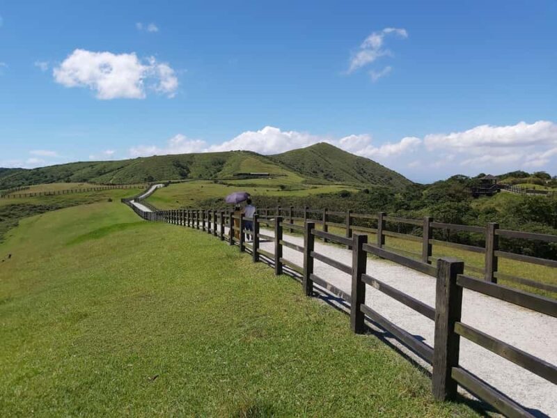 Taipei: Yangmingshan National Park Hiking Day Tour - Key Points