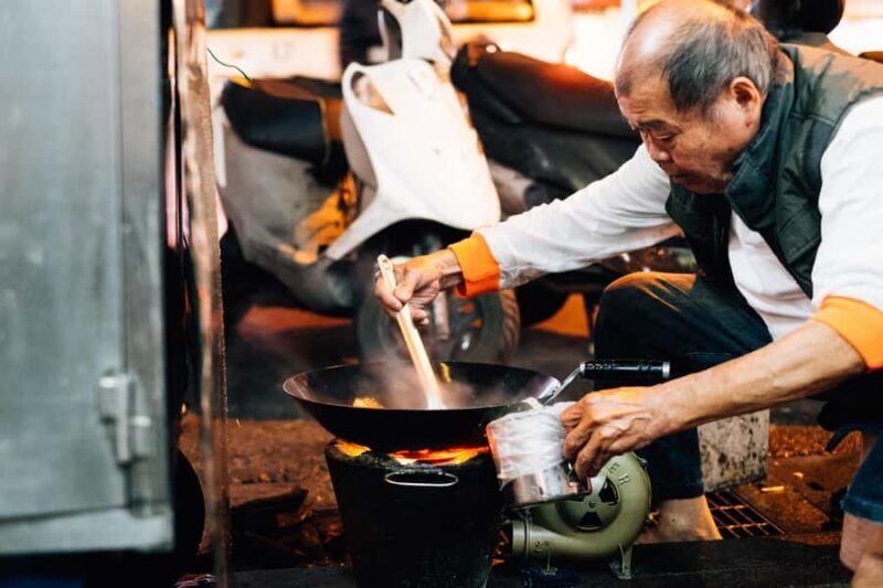 Taipei: Yansan Night Market Food Tour with Tastings - Practicalities and Considerations