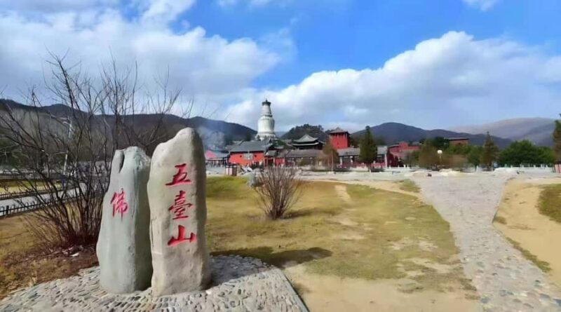 Taiyuan: Mount Wutai 1 Day Trip with Transfers and Guide - Exploring Mount Wutai: Temples and Scenery