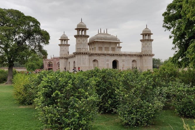 Taj Mahal and Agra: Beyond The Guidebooks - A Well-Rounded Introduction to Agra’s Treasures