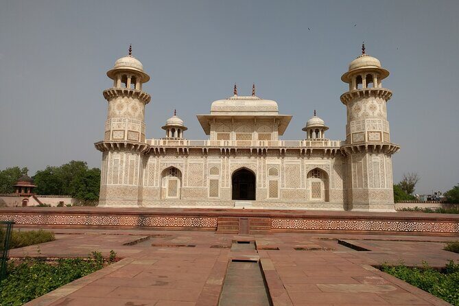 Taj Mahal and Agra Fort Tour By Fastest Train - Gatiman Express - Authentic Local Lunch & Return Journey