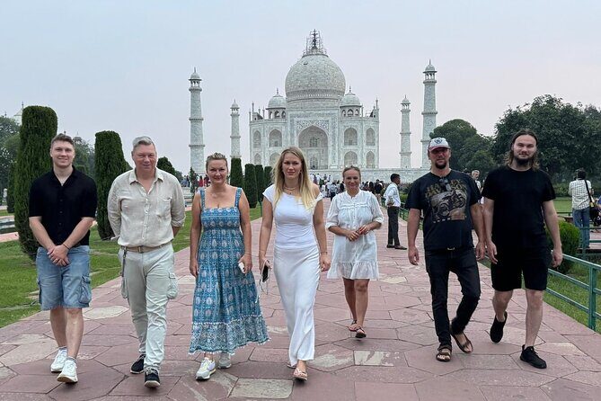 Taj Mahal and Agra Fort with 5*Star Lunch - Key Points