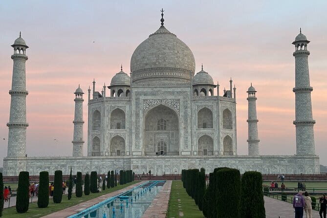 Taj Mahal and Agra Private Day Tour by Car from Delhi - Enjoying a Luxurious Meal