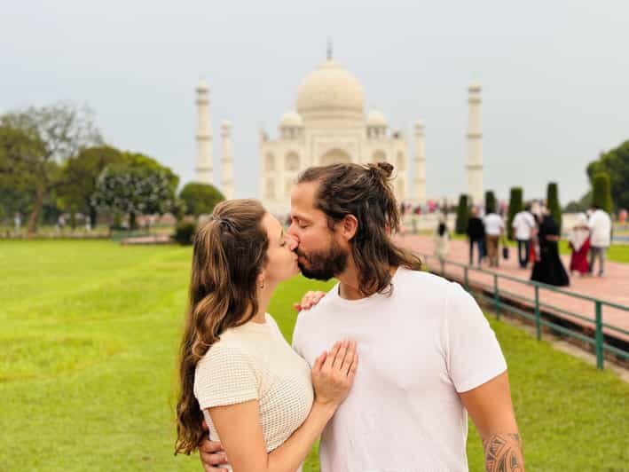 Taj Mahal Day Trip from Delhi by Gatimaan Express Train - The Taj Mahal: An Iconic Highlight