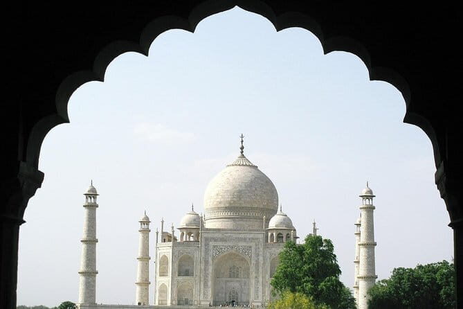 Taj Mahal Day Trip Including Same Day Flights from Mumbai - Key Points
