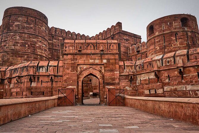 Taj Mahal Entrance Ticket with including Private Guide - The Value of Guided Tours with Pre-Arranged Tickets