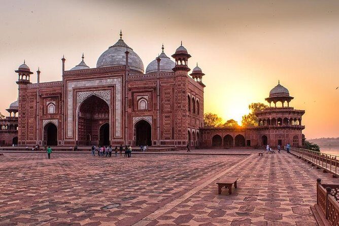 Taj Mahal Entrance Ticket With Optional Add-Ons - Deep Dive into the Itinerary