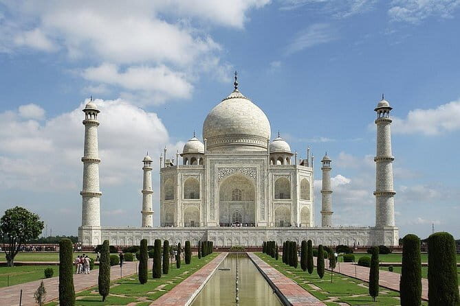 Taj Mahal Private Day Tour from Delhi by Car - Lunch and Local Flavors