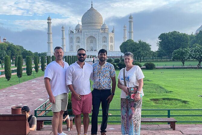 Taj Mahal Sunrise with Photography & Local Expert Guide Tour - Witnessing the Taj Mahal at Dawn