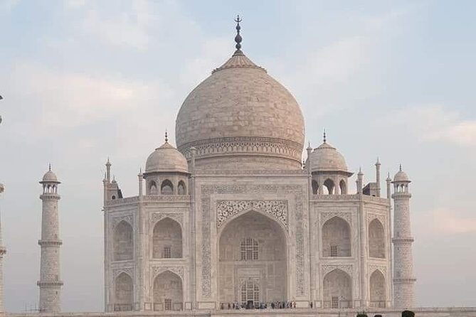 TAJ MAHAL TOUR (1 Nights /2 Days) - Key Points