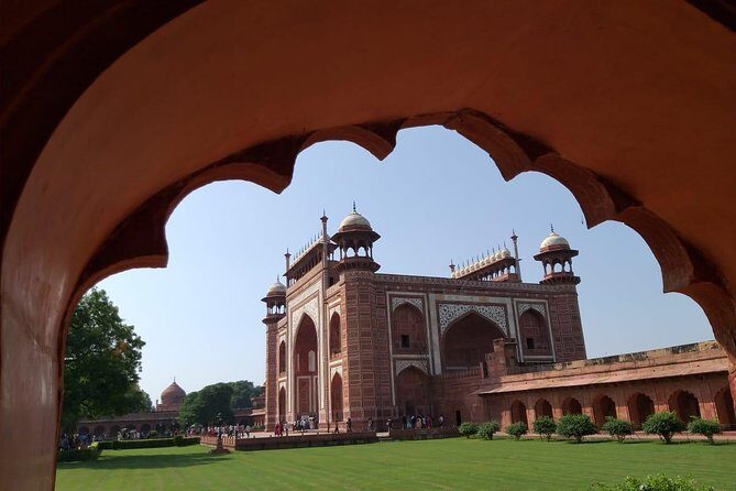 Taj Mahal Tour with Local Old Kinnari Bazar. - Who Is This Tour Best For?