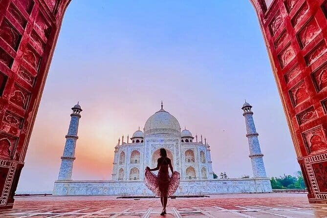 Taj Mahal Tour With Professional Photographer With Rental Saree - The Sum Up