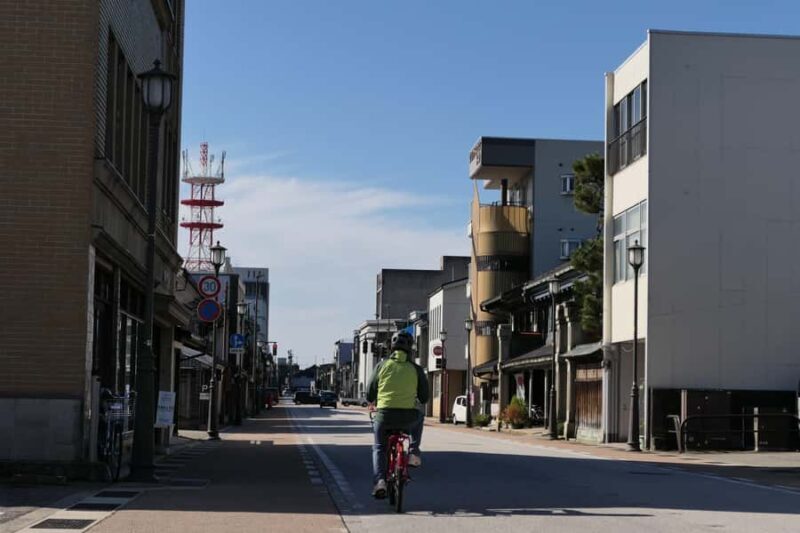 Takaoka: Mama-chari bike tour with Guide - FAQ