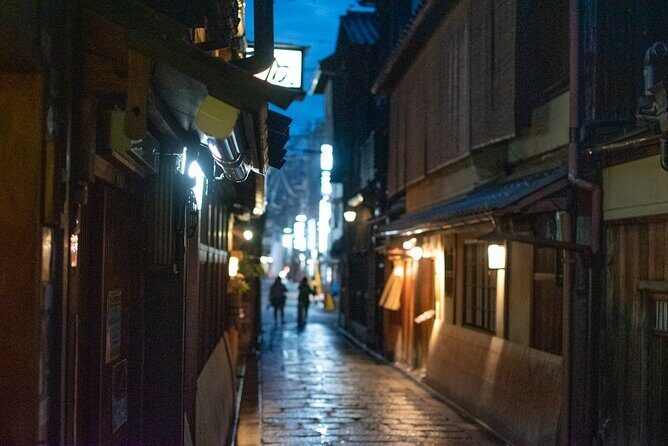 Takashi's local food adventure through Gion Kyoto tips of Ramen - Who Will Enjoy This Tour Most?