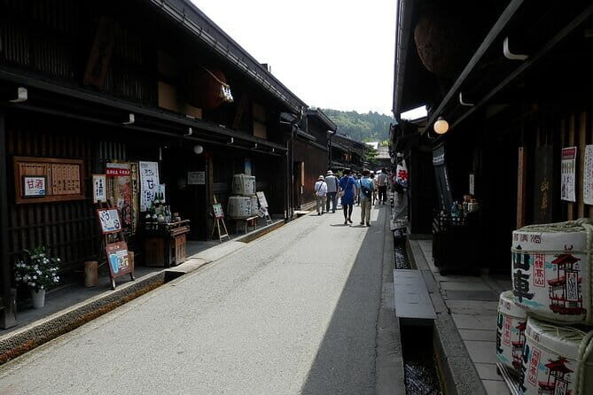 Takayama and Shirakawago Private Guided Tour Using Minivan - Key Points
