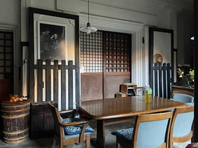 Takayama: Clinic Townhouse Tour with Tea, Sweets, and Map - Visiting the History: The Family Townhouse and its Stories