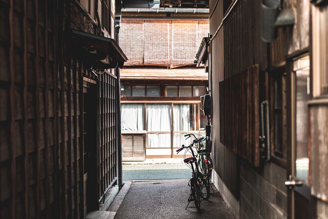 Takayama Temples Private Tour: Tranquil Walks at Higashiyama - Analyzing the Price and Value