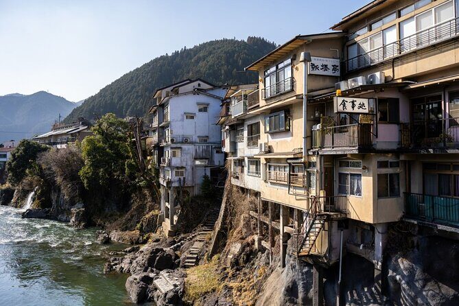 Takayama to Gujo Hachiman, History Traditions and Crafts - Strolling Gujo Hachiman Castle Town: Food, Crafts, and Tranquility