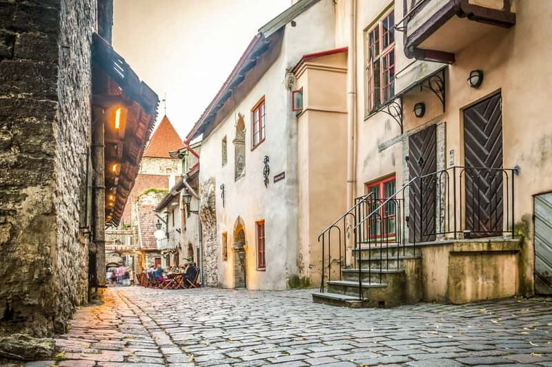 Tallinn: 1.5-Hour Old Town Walking Tour - Exploring Tallinn: A 1.5-Hour Old Town Walking Tour