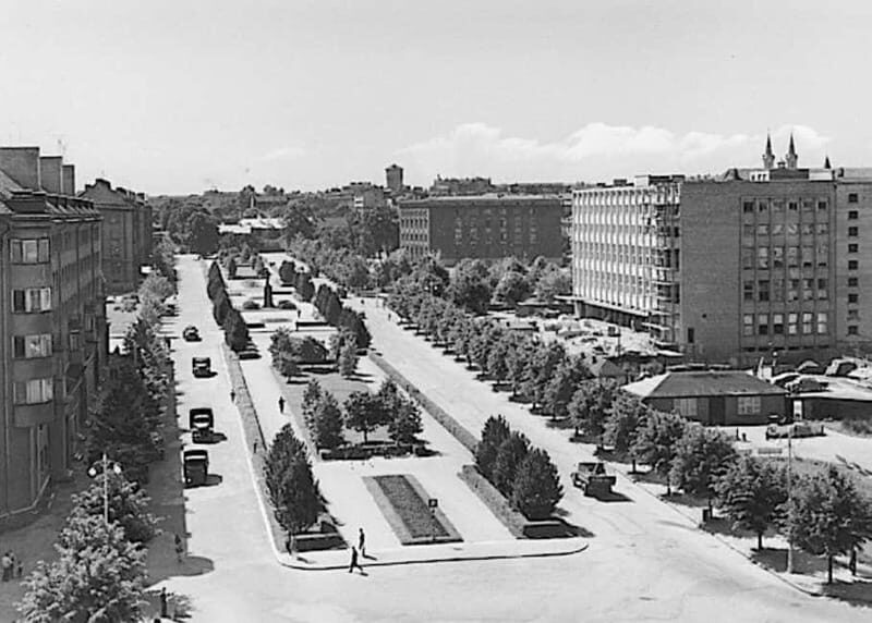 Tallinn: Behind the Iron Curtain Soviet Secrets Guided Tour - Practical Details and Considerations