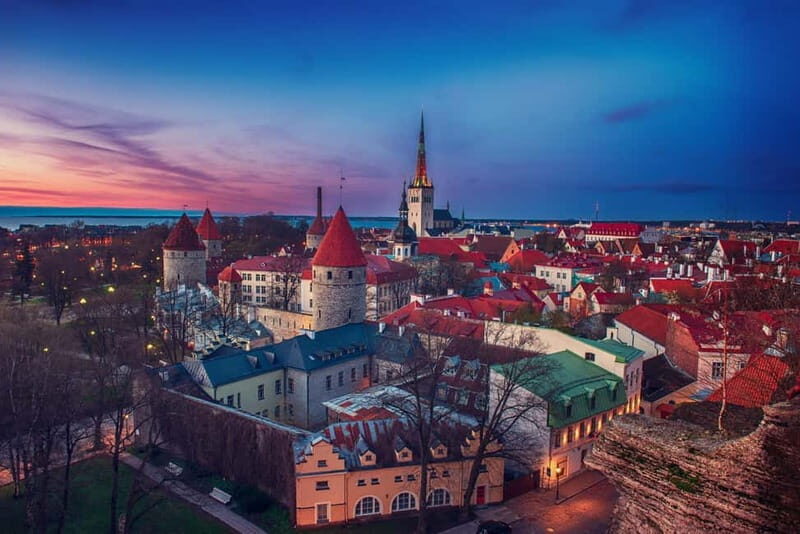 Tallinn: Express Walk with a Local in 60 minutes - The Experience of a Guided Express Walk