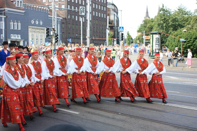 Tallinn Highlights Shore Excursion With Port Return Transfer - The Role of the Guide and Group Experience