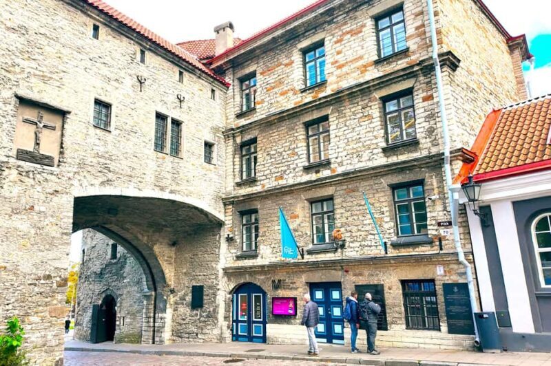 Tallinn Old Town: Stories and Views 2Hour Walking Tour - Authenticity and Local Flavor