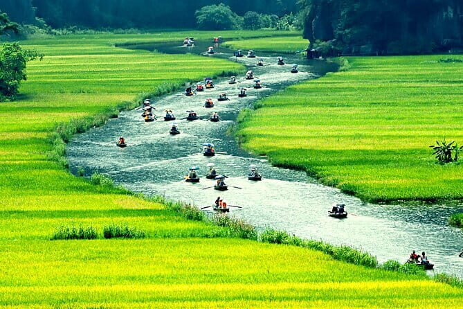 Tam Coc Countryside & Cave Escape - Exploring Hoa Lu: Vietnam’s First Capital