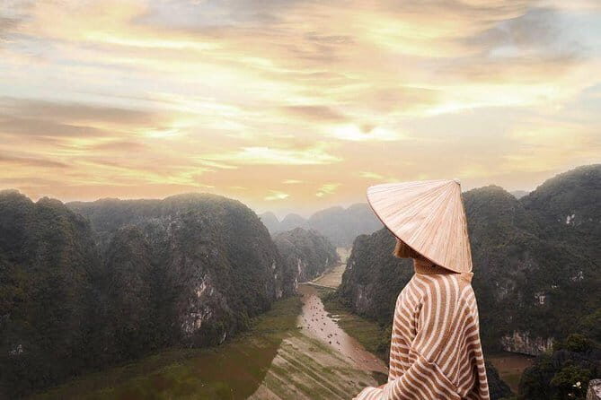 Tam Coc Hoa Lu Ancient Capital Deluxe Tour depart from Hanoi Old Quarter - Visiting a Traditional Vietnamese Family