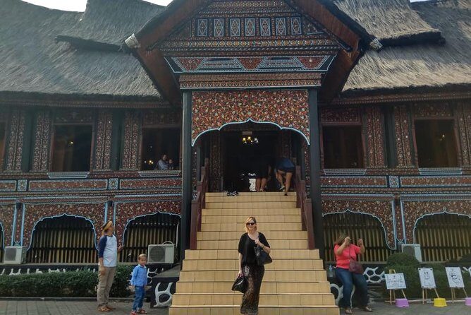 Taman Mini Indonesia, Private tour with Guide and Lunch - What to Expect from the Tour Experience