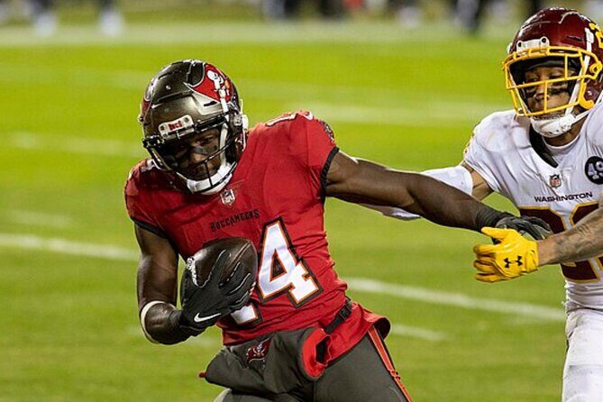 Tampa Bay Buccaneers Football Game at Raymond James Stadium - A Closer Look at This Tampa Bay Buccaneers Game Experience