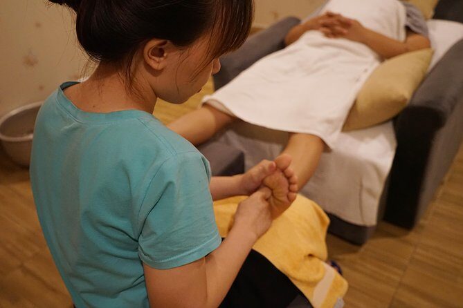 Tan Son Nhat Airport Foot & Head Neck Shoulder Massage 60 Minutes - The Authentic Benefits Highlighted by Travelers