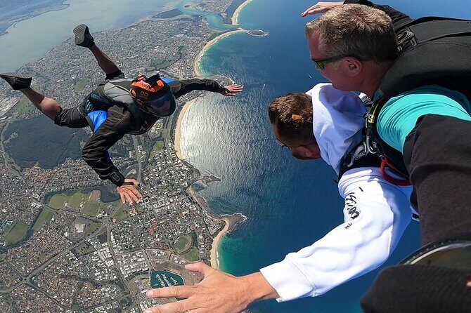 Tandem Skydive Shellharbour Beach 15,000ft - An Adventurous Perspective on Shellharbour Skydiving