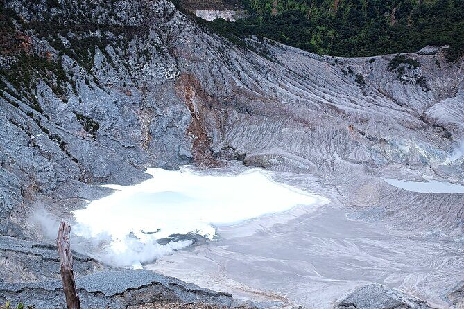 Tangkupan Parahu Volcano Bandung Private Tour - Key Points