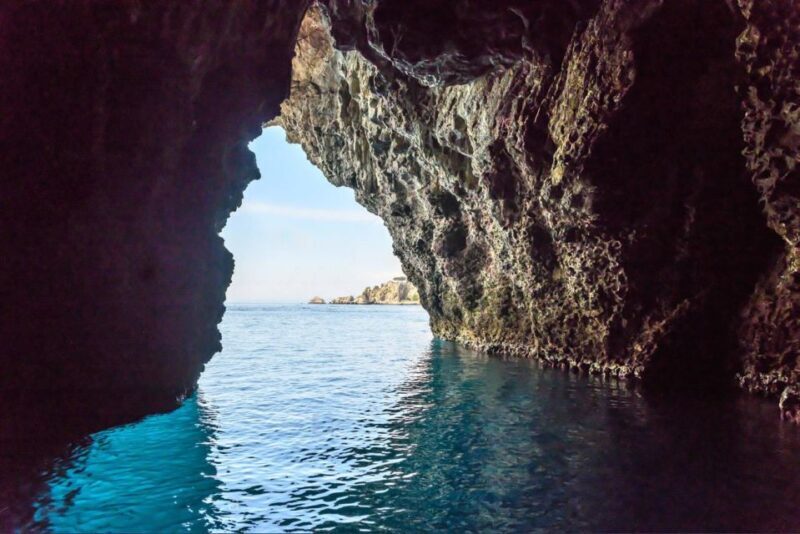 TAORMINA: TOUR IN CATAMARANO A ISOLABELLA CON APERITIVO - Key Points