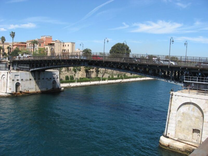 Taranto: 2 Seas Walking Tour - Key Points