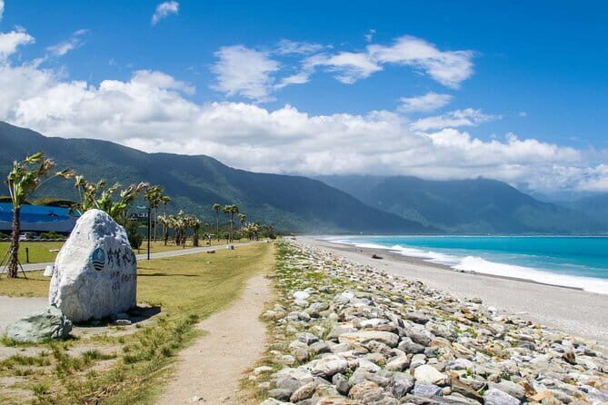 Taroko, Qingshui Cliff, Xincheng Old Street & Qixingtan Day Tour - What the Reviews Say
