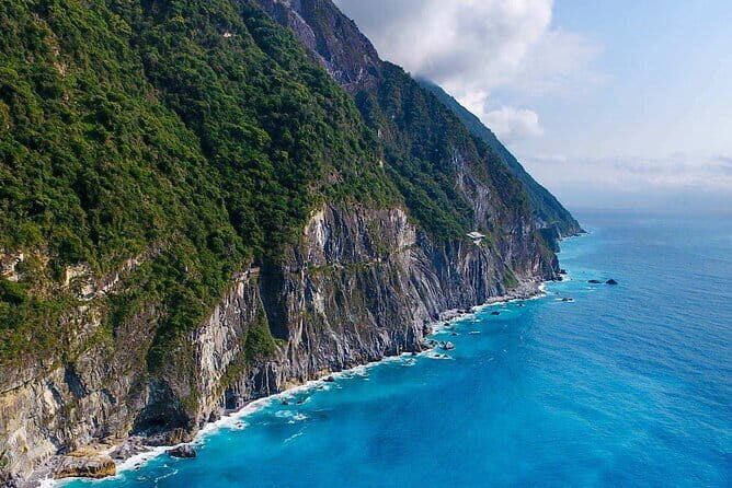 Taroko, Qingshui Cliffs & Qixingtan Day Tour | From Hualien - Starting at Taroko National Park