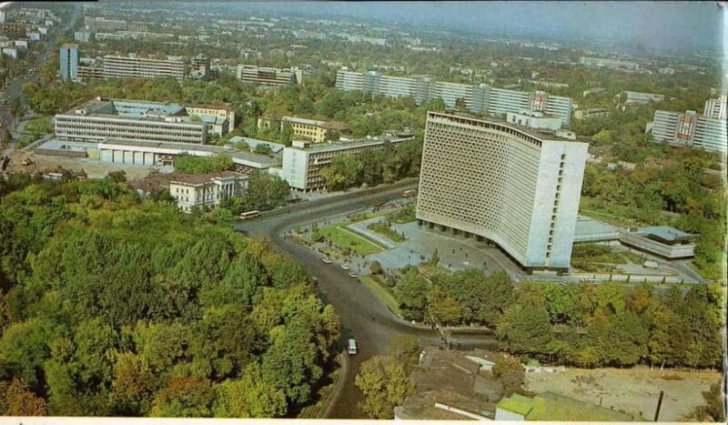 Tashkent: Soviet Charm Retro Tour on a Historic VAZ-2101 Car - Key Points